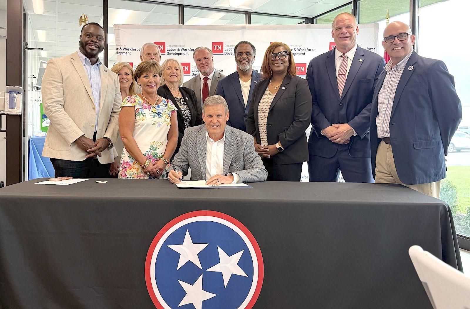 Gov. Lee signs Executive Order to lead the nation in workforce ...